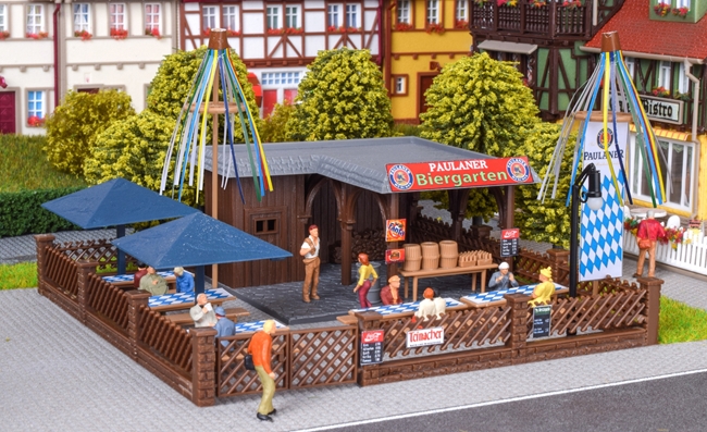 HO Beer garden with accessories - E-trains