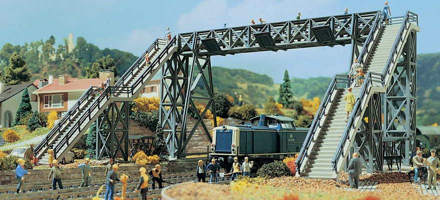 H0 Footbridge - E-trains