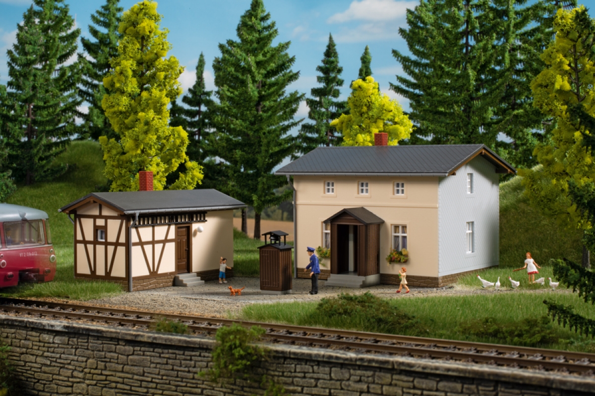 Railwayman’s house with side building - E-trains