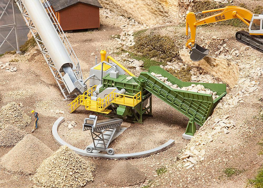Jaw crusher with conveyor belt - E-trains
