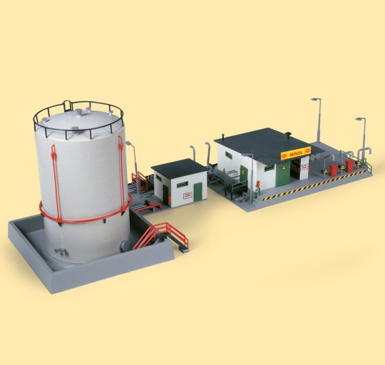 Small tank farm with tall tank - Kit - E-trains