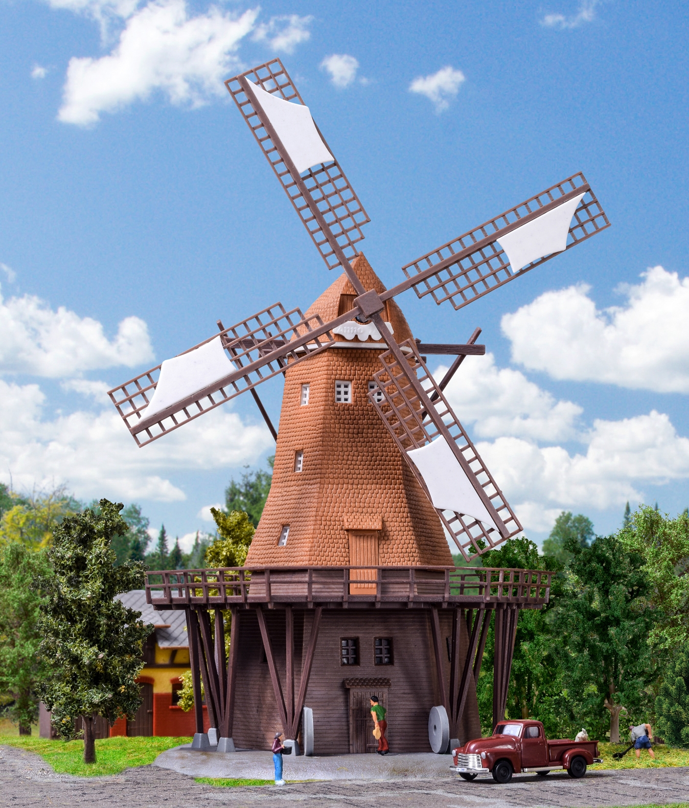 N Windmill in Lemkenhafen - E-trains