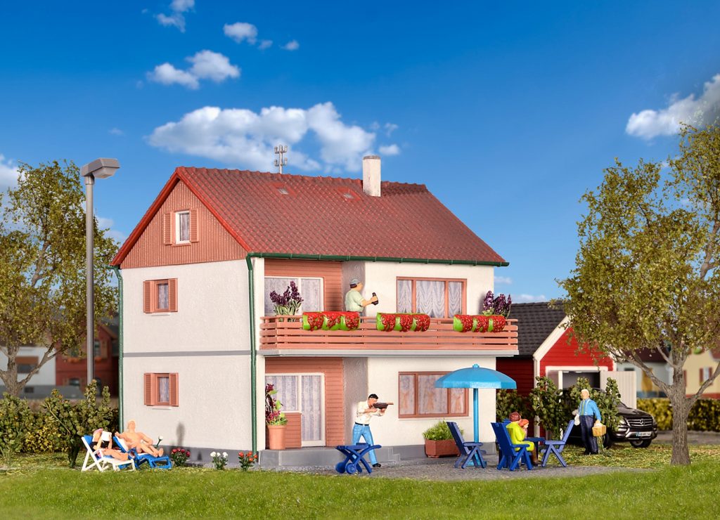 Two family house - Kit - E-trains