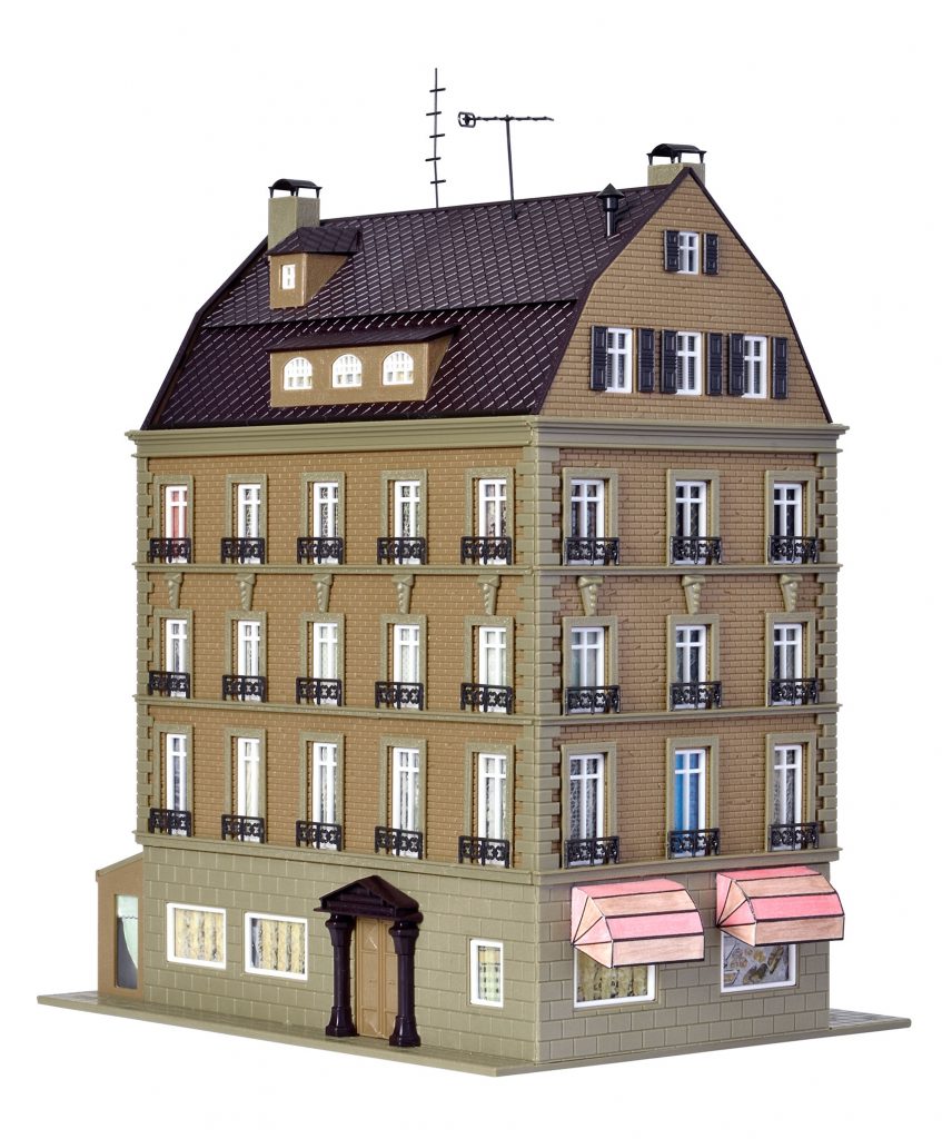 H0 Café with interior and LED-lighting, functional kit - E-trains