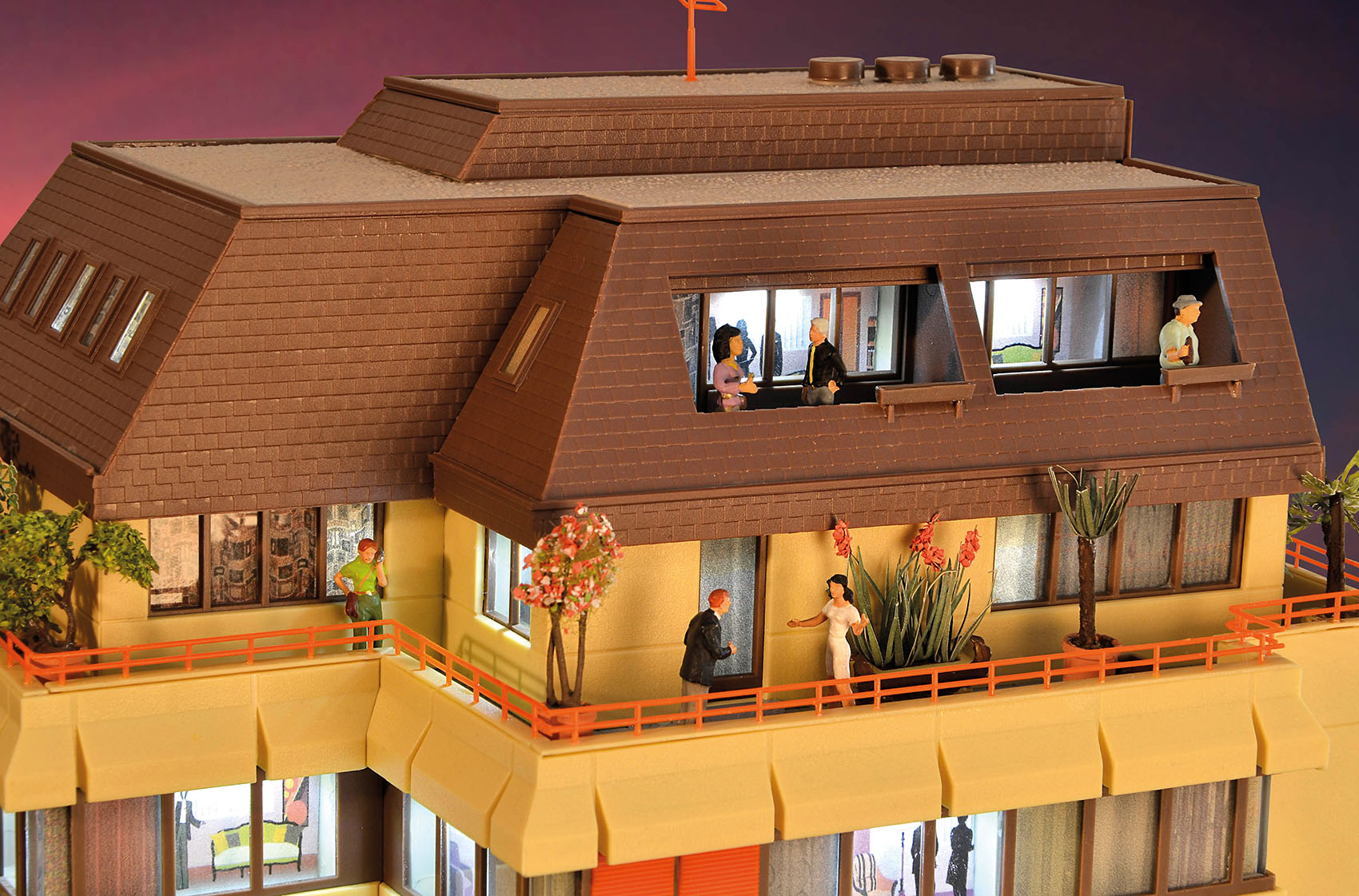 H0 High-rise building with shopping center and penthouse flat incl ...