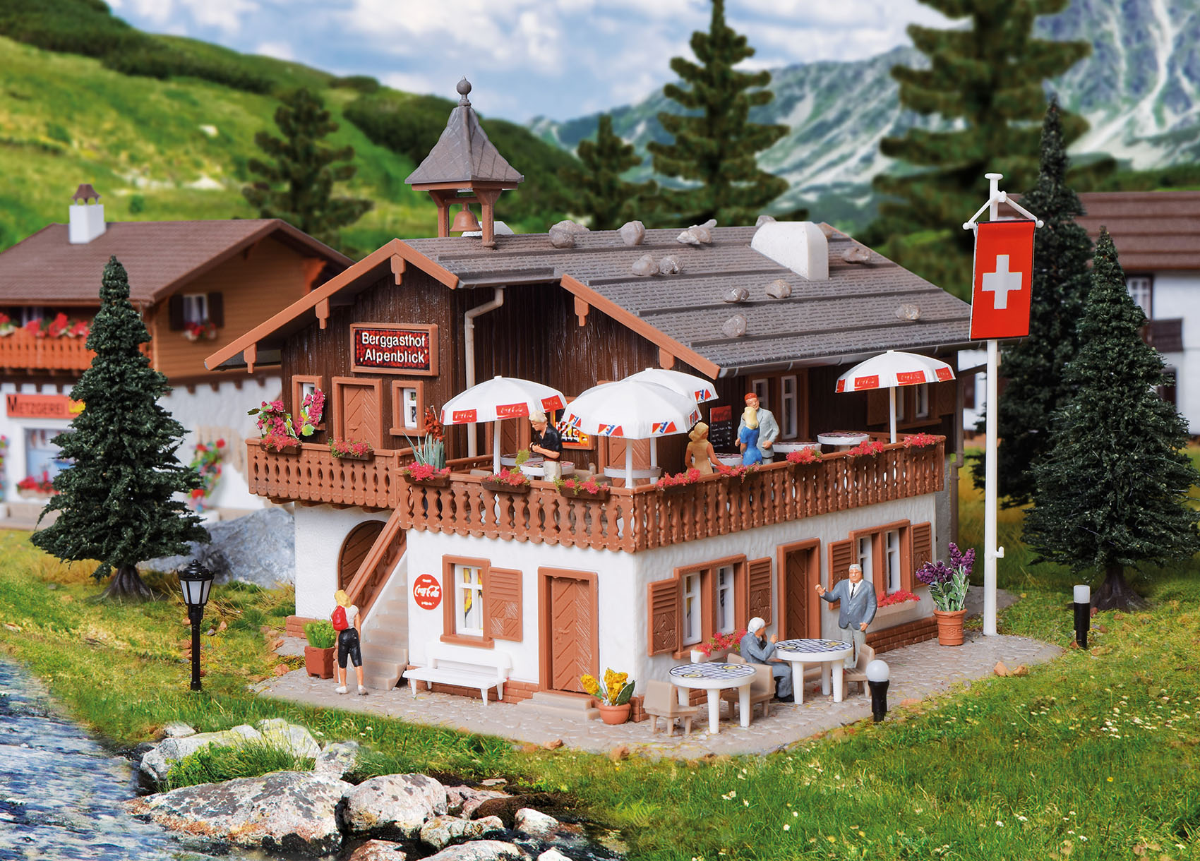 H0 Restaurant in alpine area - E-trains