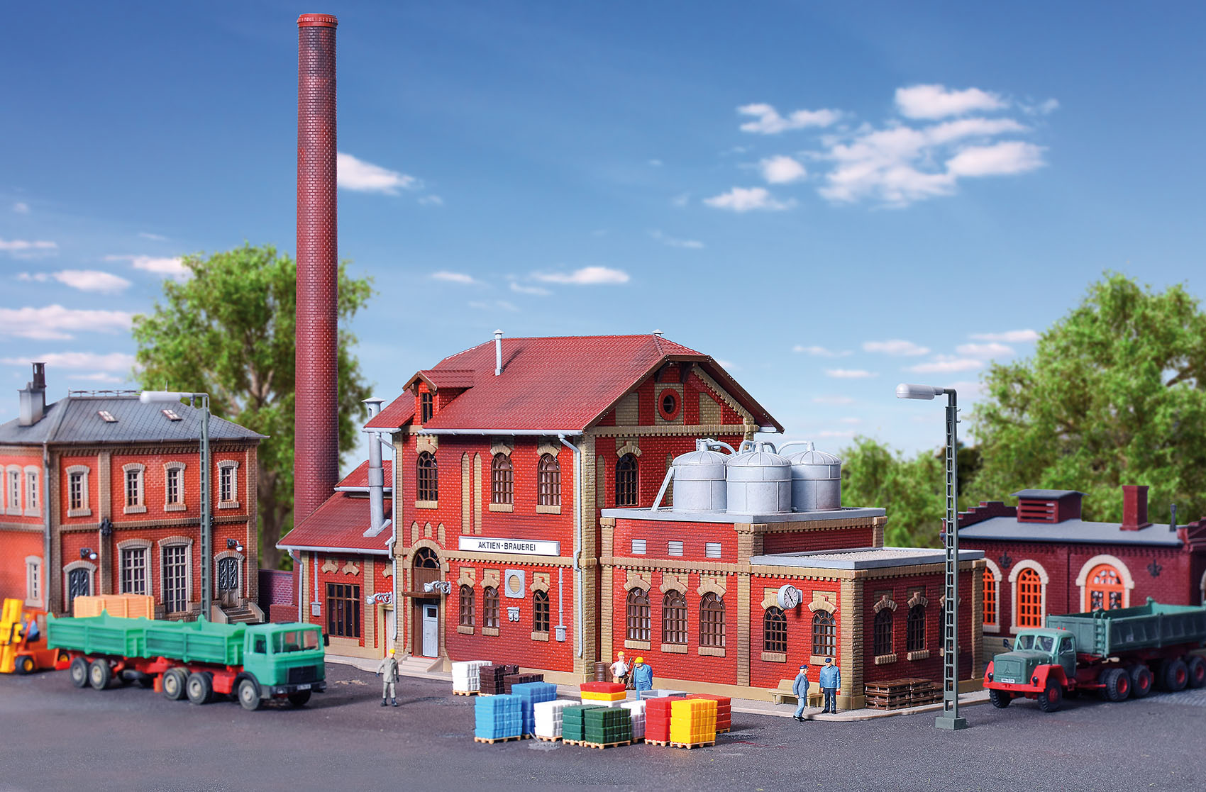 H0 Brewery with interior boiler house - E-trains