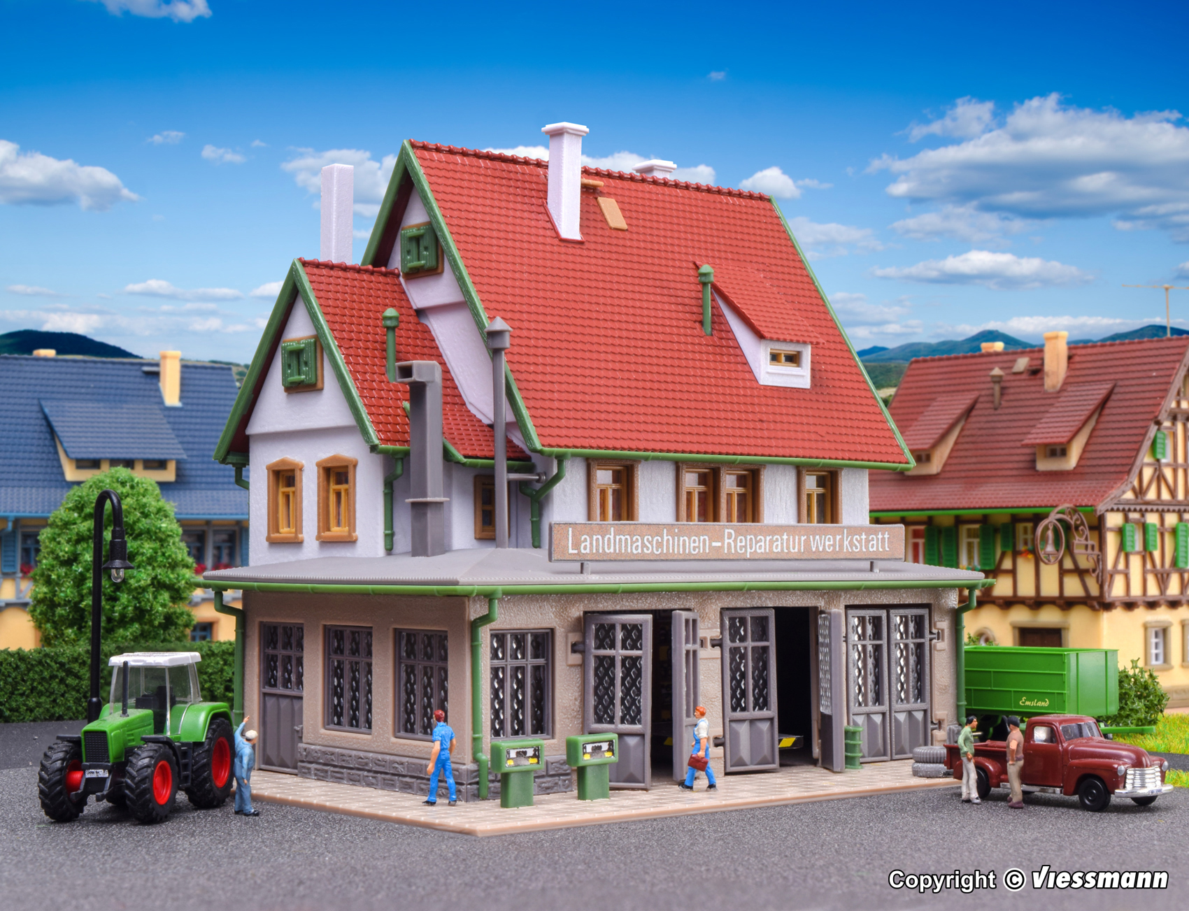 N Agricultural machines garage - Kit - E-trains