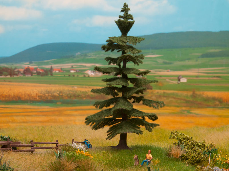 Nordic Fir Tree - 14.5cm tall - E-trains