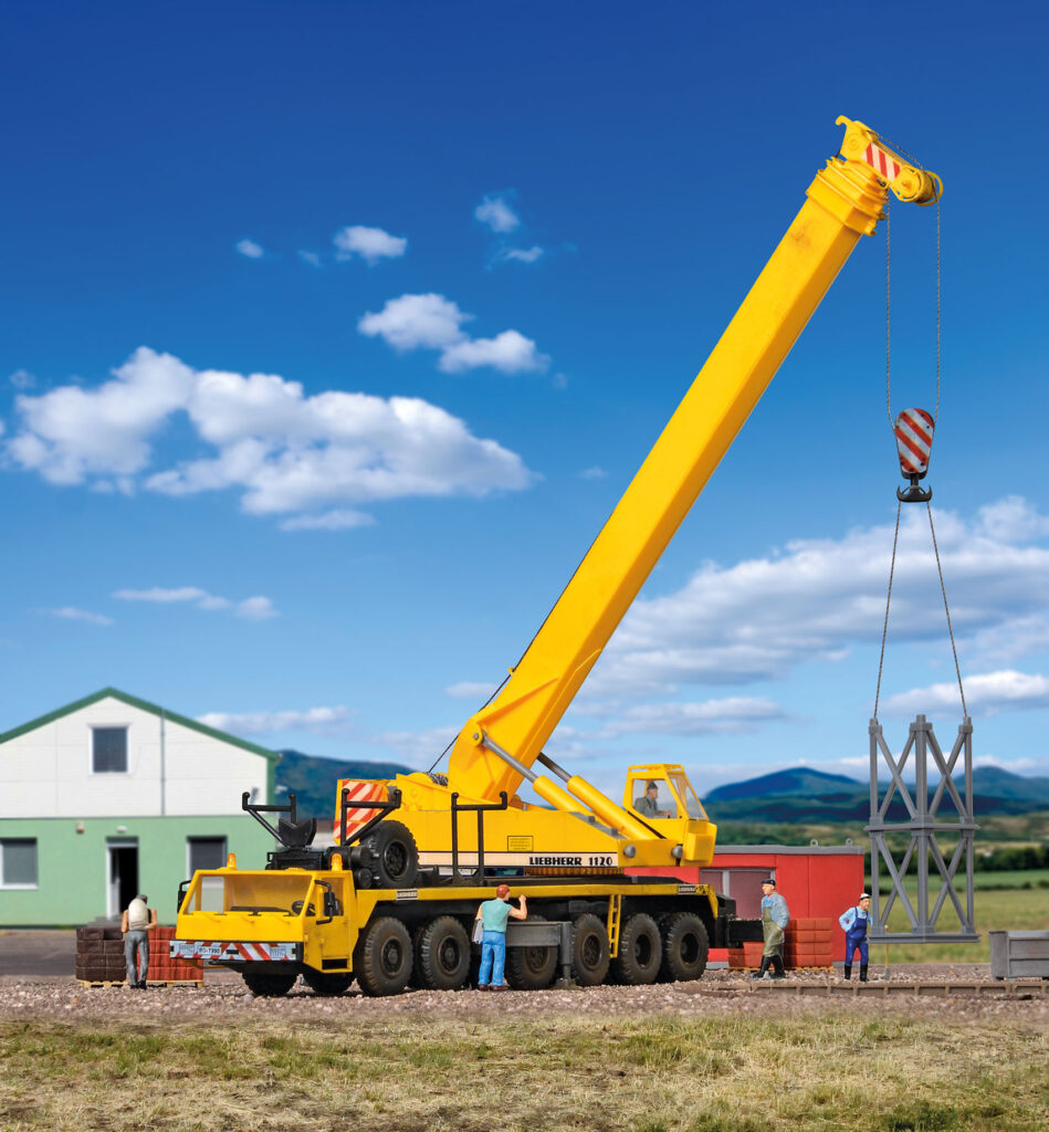 LIEBHERR telescopic crane 1120 with lattice top- Kit - E-trains