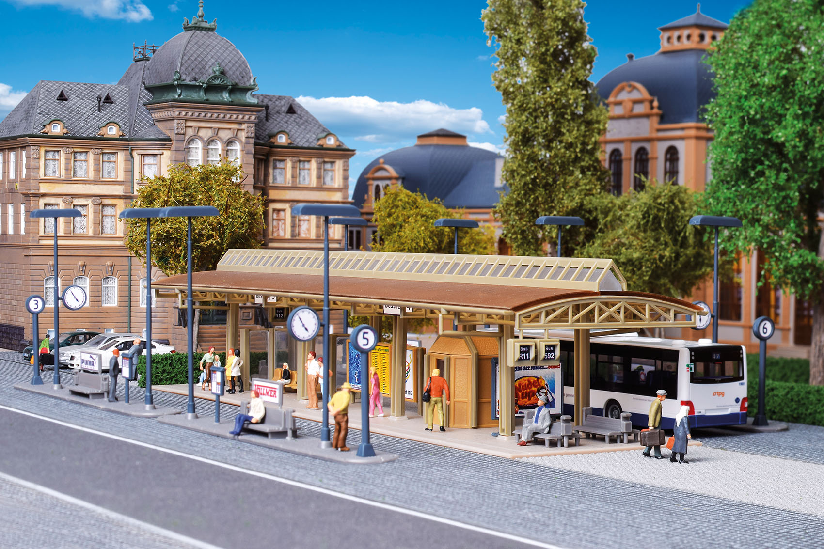 H0 Bus station, covered - kit - E-trains