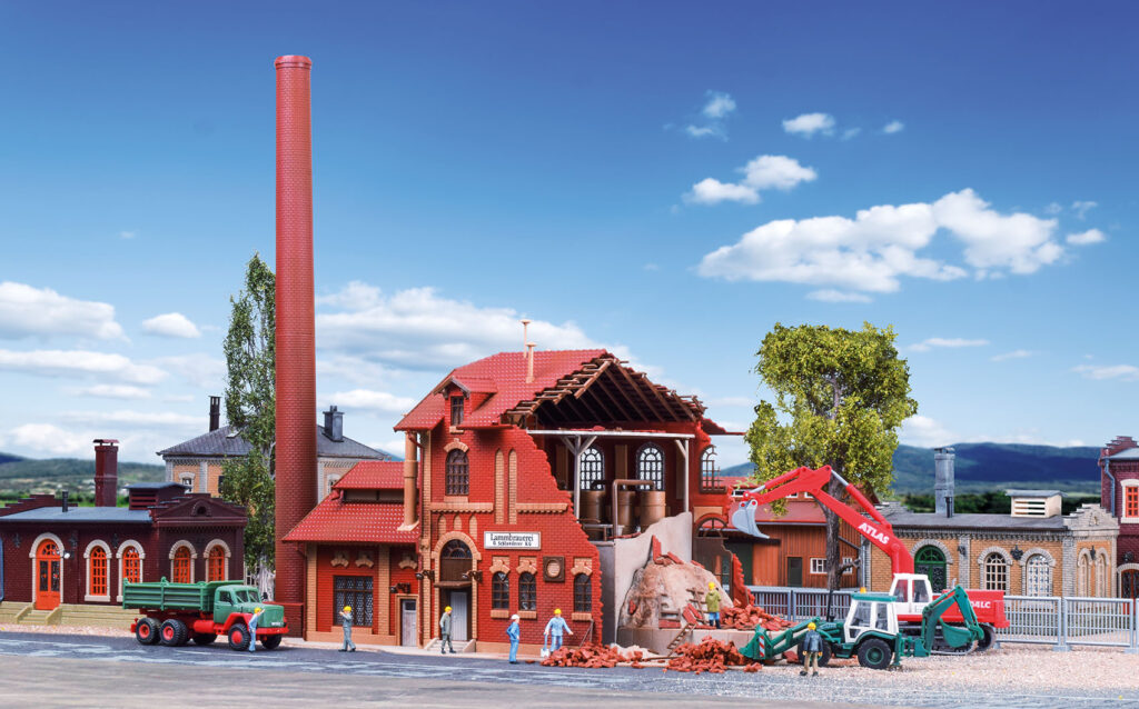 H0 Brewery in demolition, retro-series - kit - E-trains