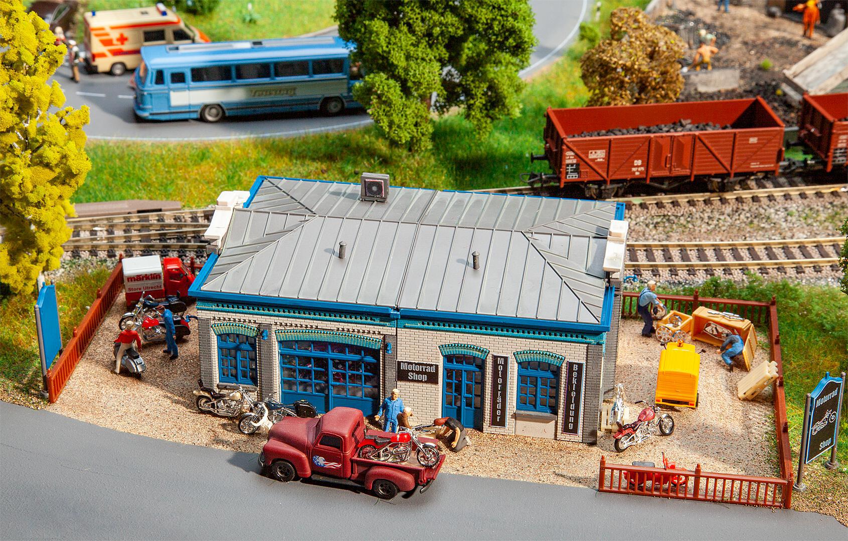Motorcycle shop - E-trains