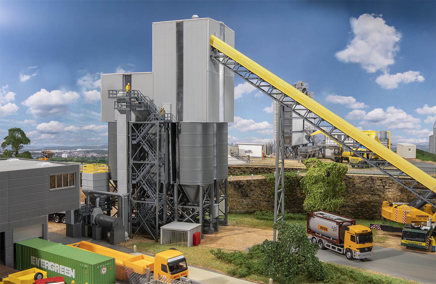 Modern stone crushing plant - E-trains