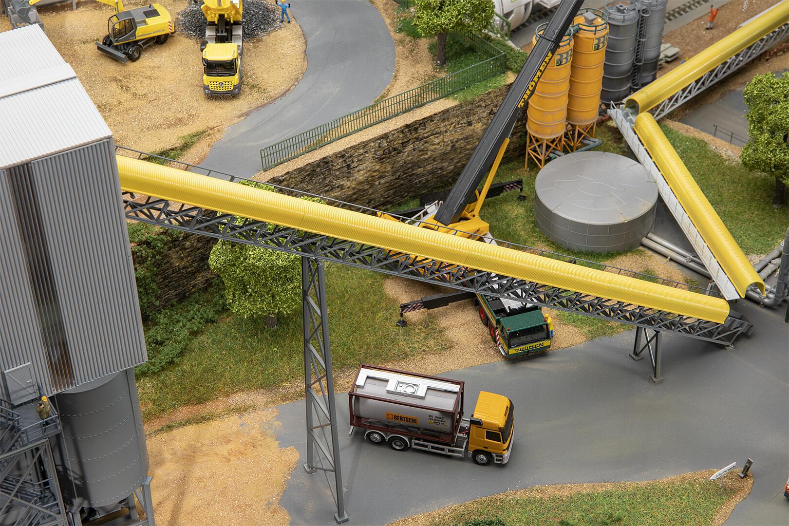 Modern stone crushing plant - E-trains