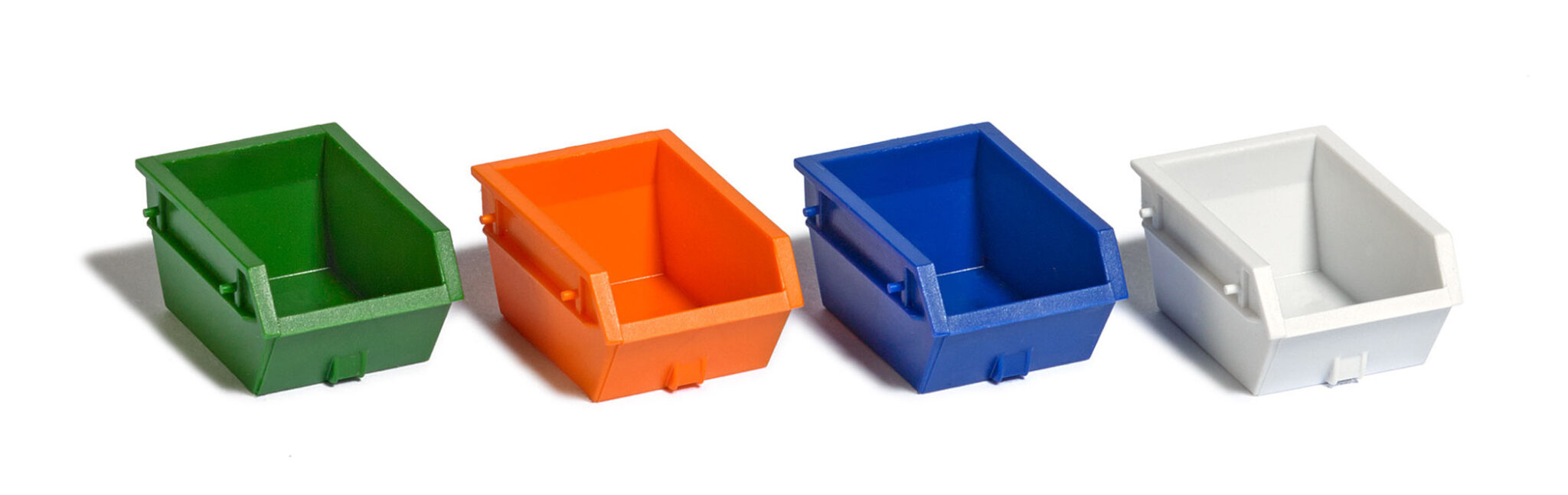 4 skip containers 1.5 m³ in different colors. - E-trains