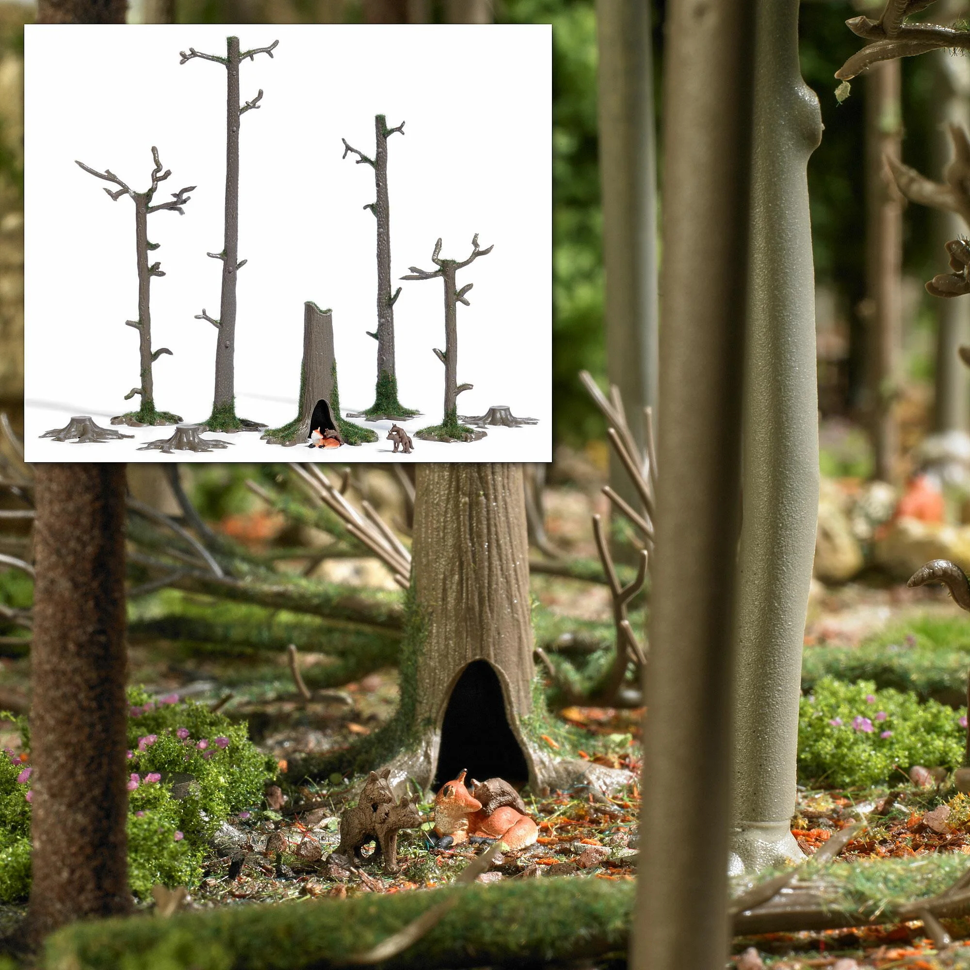 Fox den in a hollowed-out tree trunk - E-trains