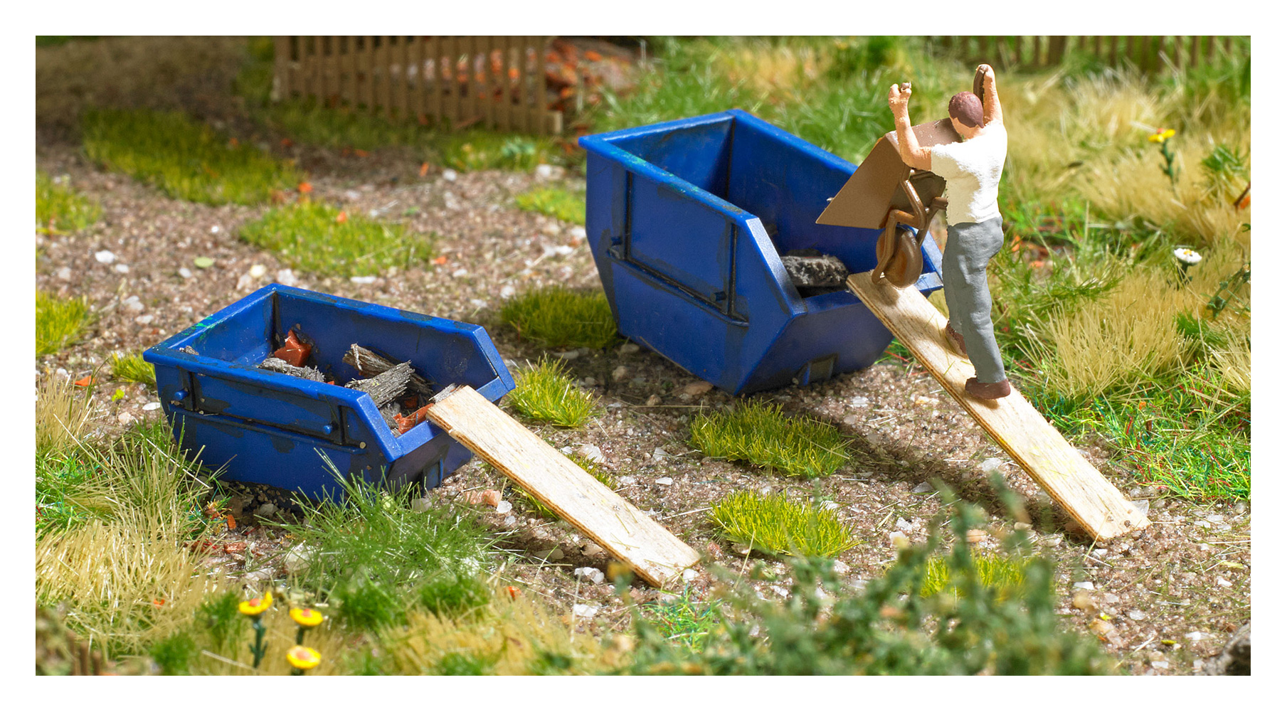 Action Set - Filling skips with a wheelbarrow - E-trains