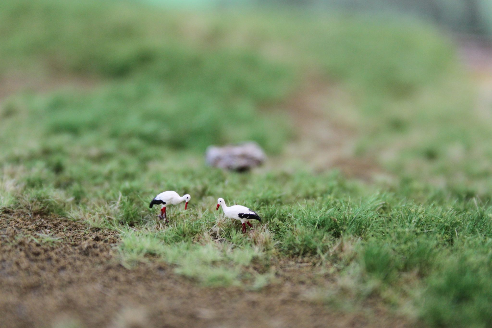N Storks on nest with 2 young - Hand Painted - E-trains