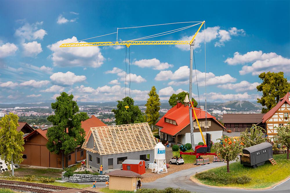 House under construction with crane - Kit - E-trains