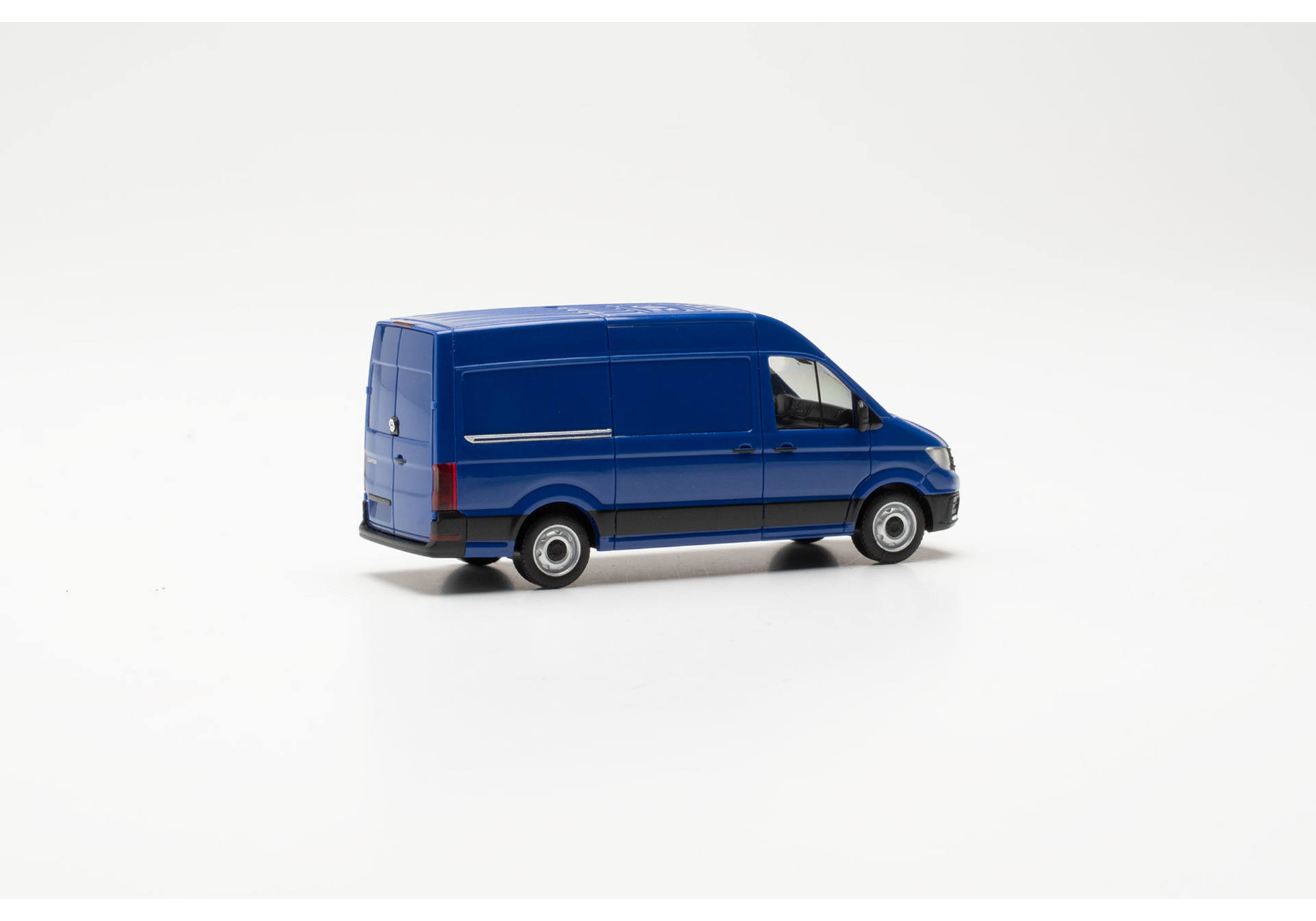 VW Crafter box high roof, ultramarine blue - E-trains