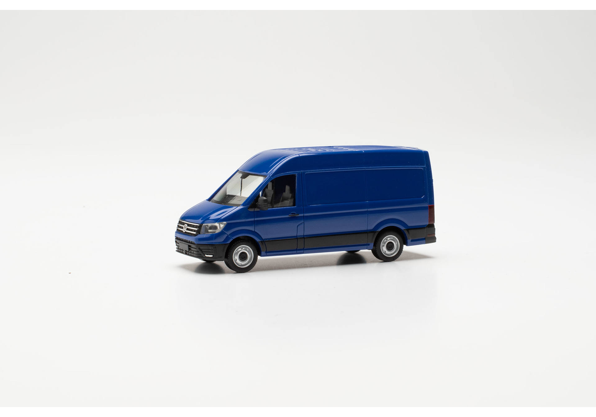 VW Crafter box high roof, ultramarine blue - E-trains