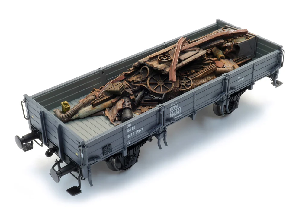 Cargo: scrap metal for sand wagon - E-trains