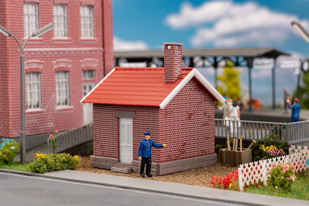 Railway booth with railway attendant - Kit - E-trains