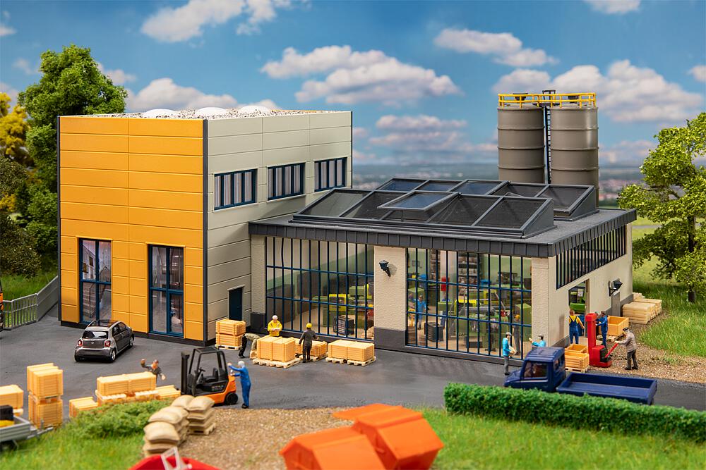 Plastics processing factory - Kit - E-trains