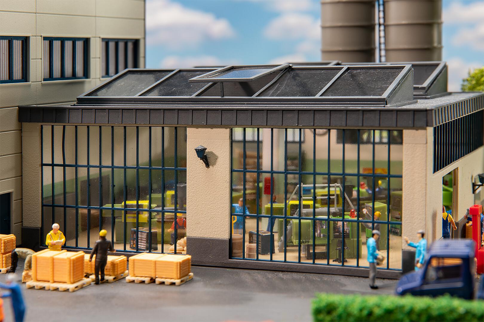 Plastics processing factory - Kit - E-trains