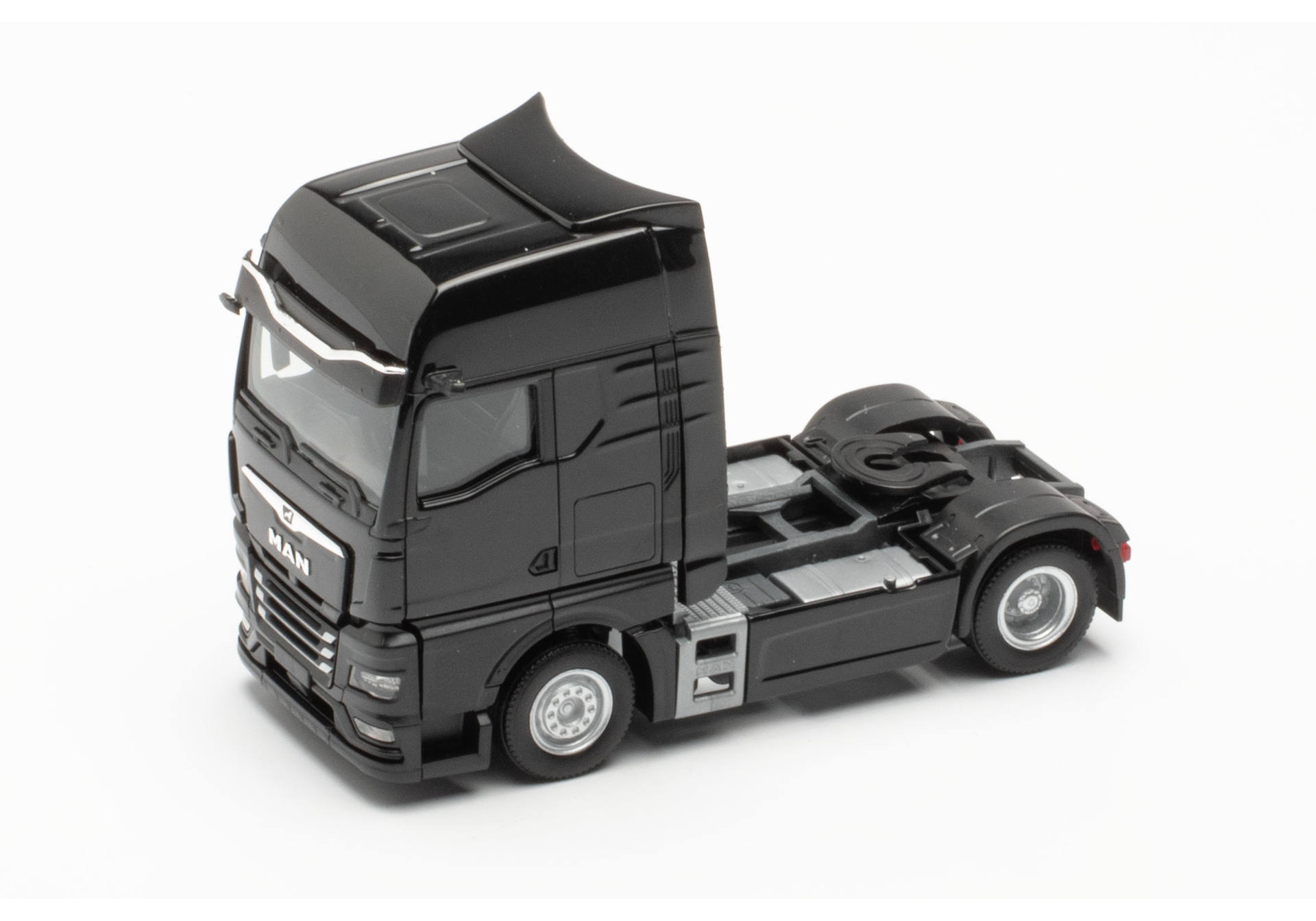 MAN TGX GX rigid tractor with mirror camera - E-trains