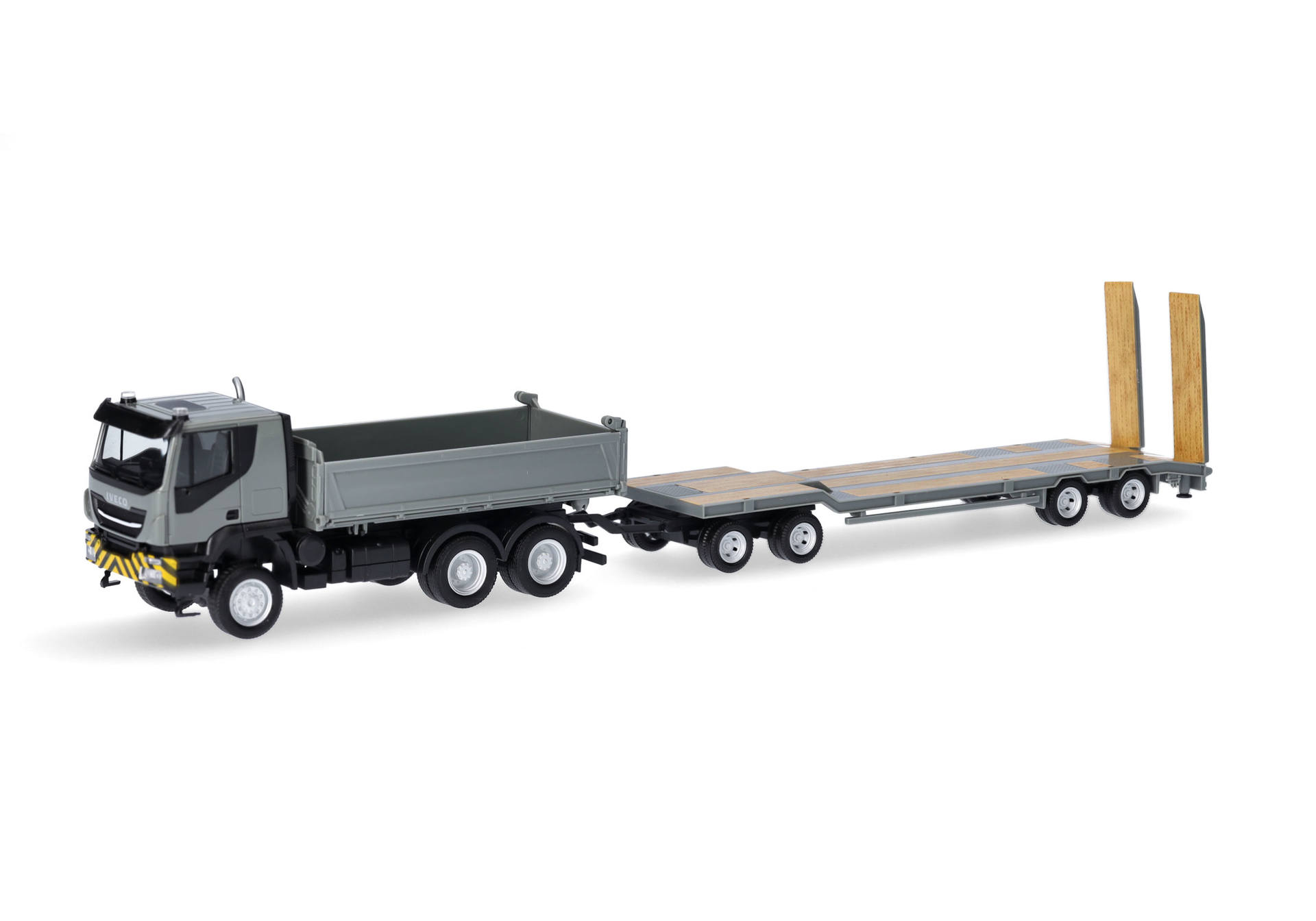 Iveco Trakker 6x6 tipper truck with TU4-trailer - E-trains