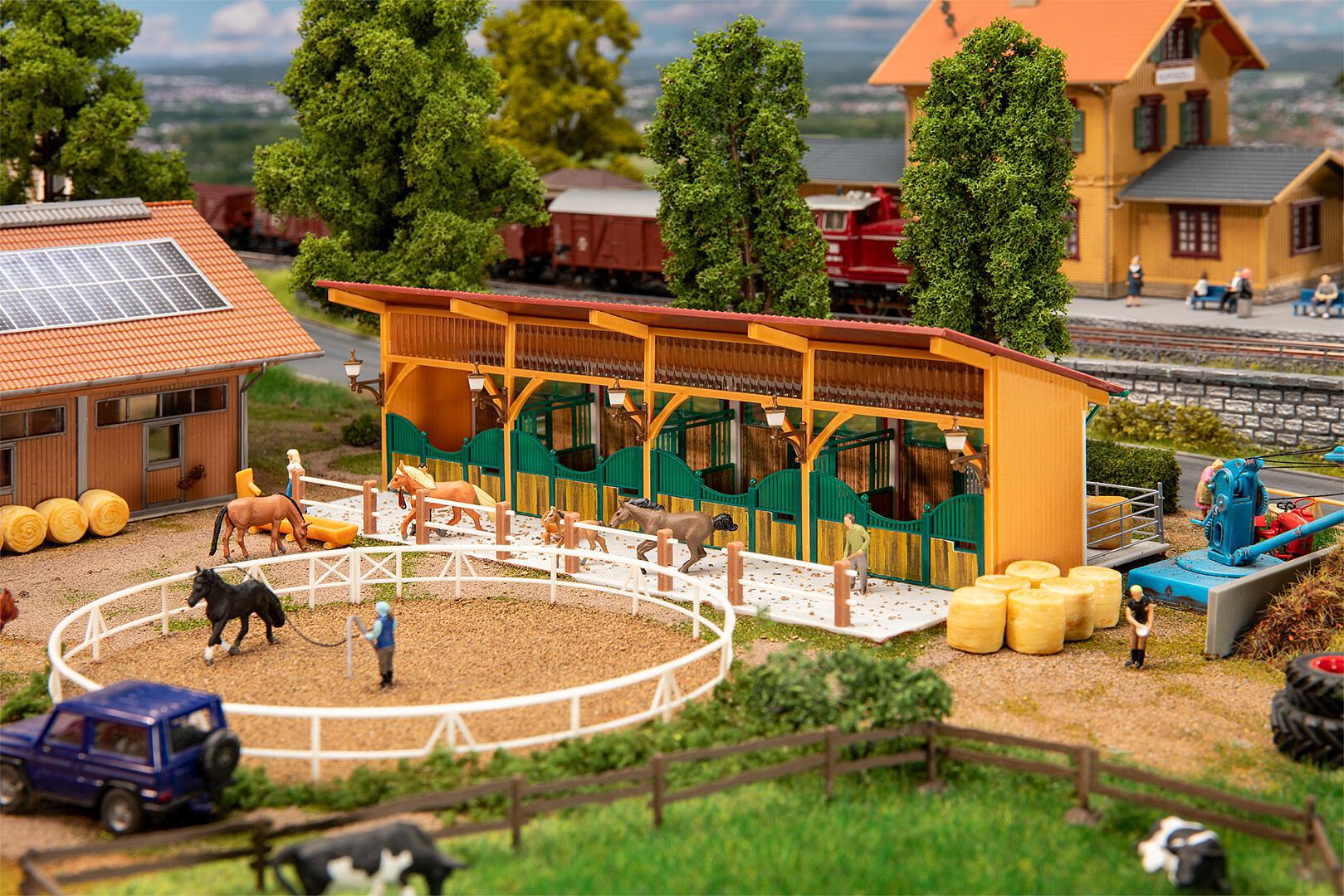 Stable with 4 horses - Kit - E-trains