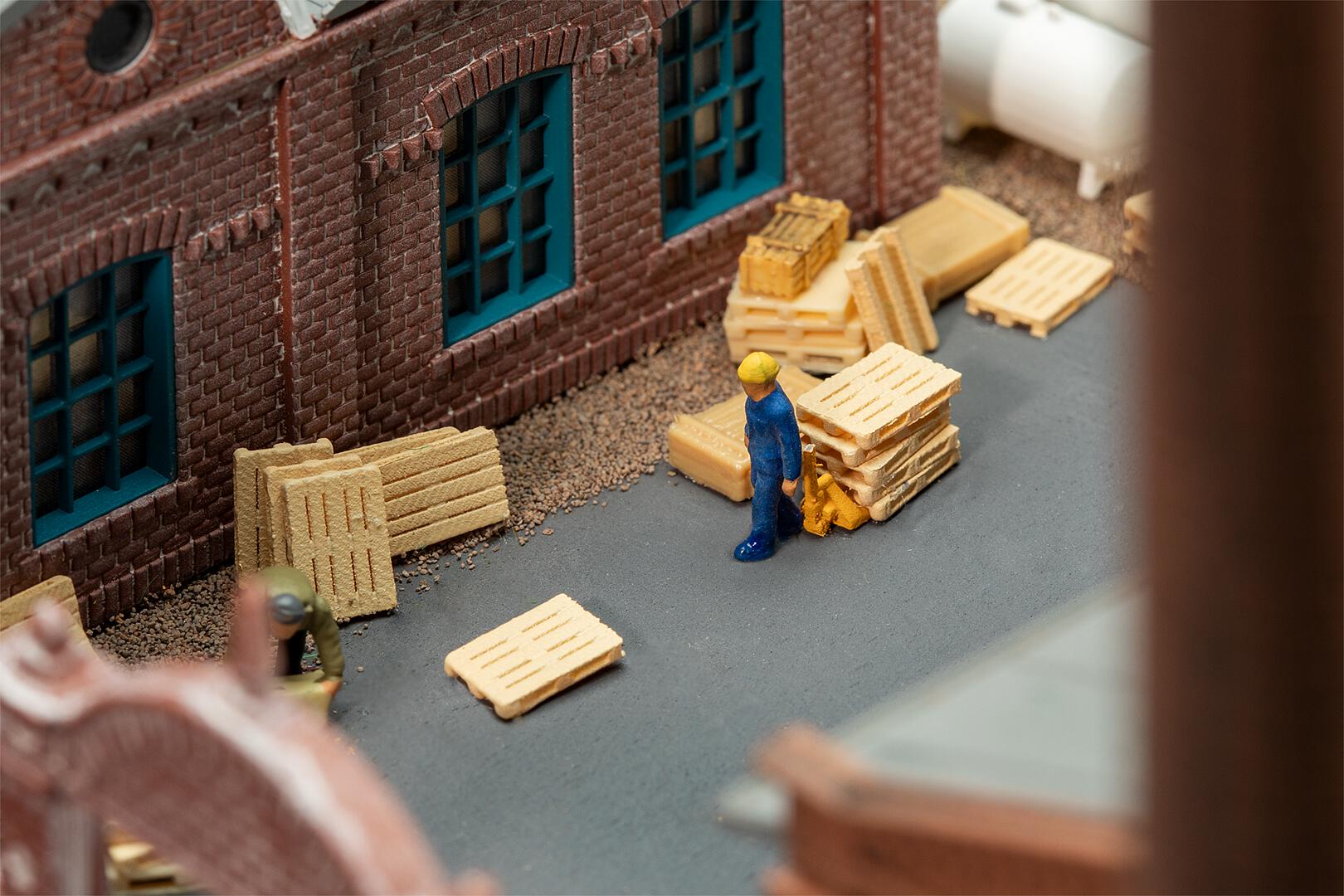 Pallet truck with pallets - Kit - E-trains